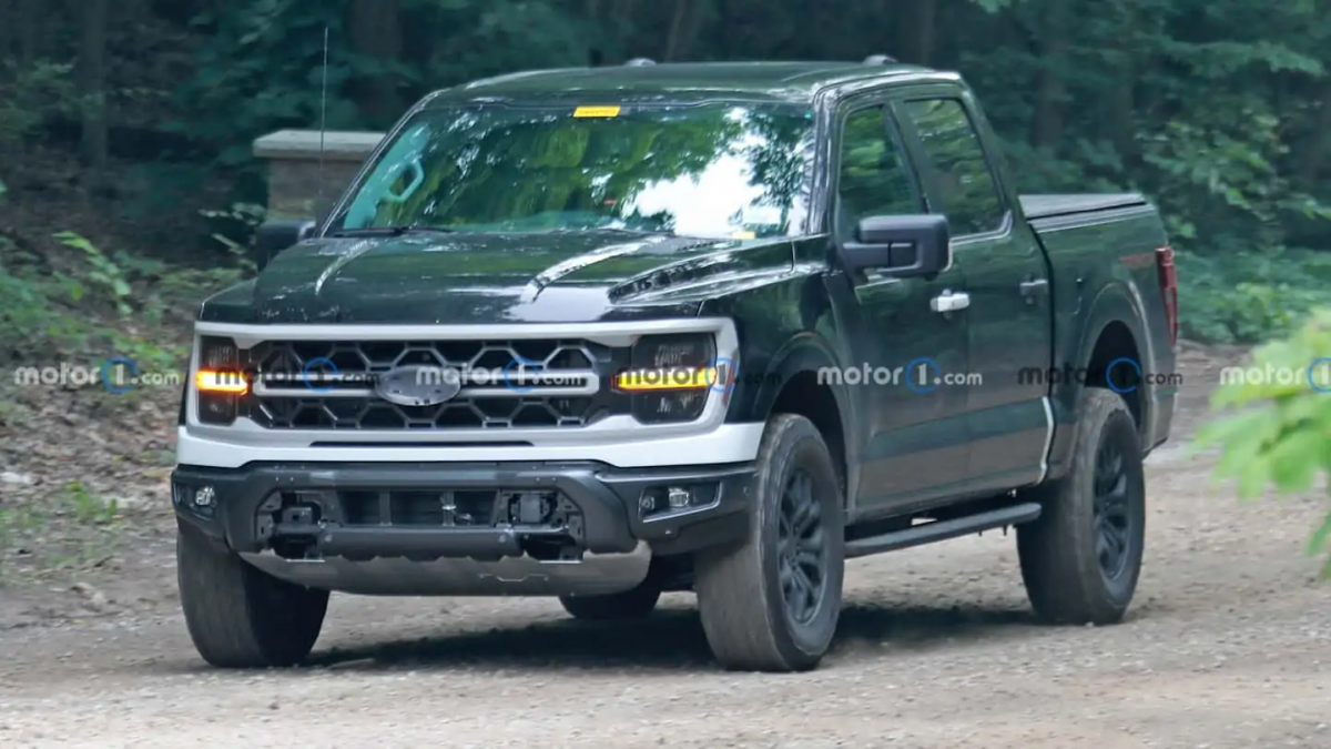 2024 Ford F-150 Raptor R spotted - Ford Motor Company Discussion Forum ...